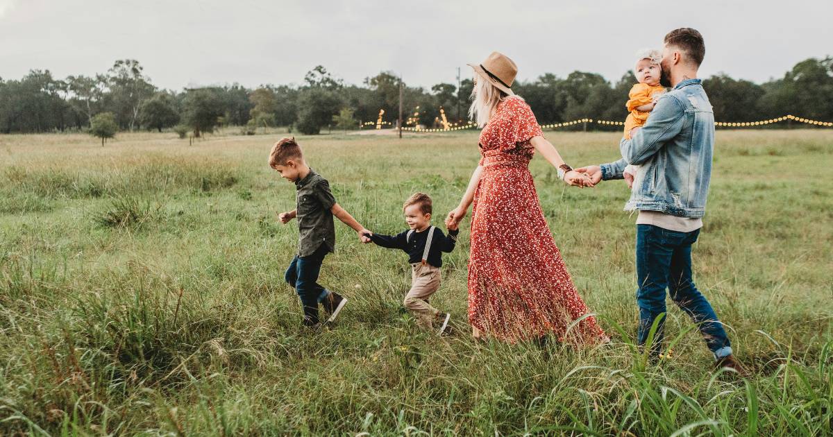 Be a Close-Knit Family: The Best 35 Family Tradition Examples